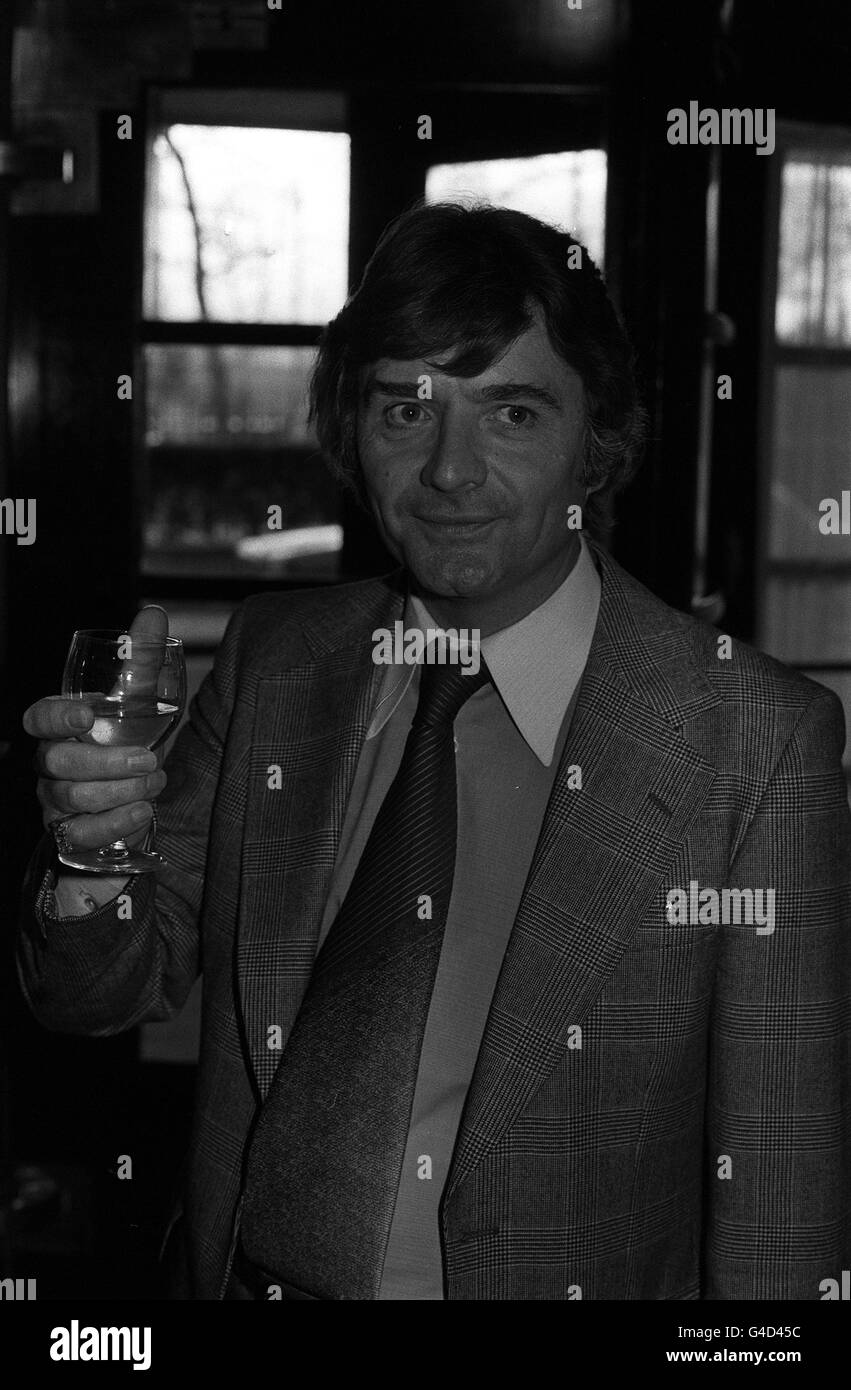 Newspaper with his wife barbara windsor hi-res stock photography and ...