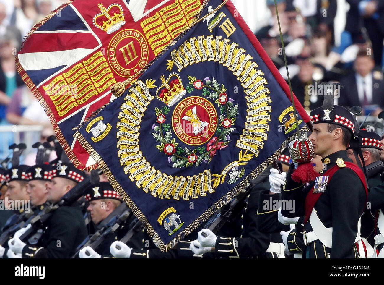 Queen presents regiment new Colours Stock Photo - Alamy