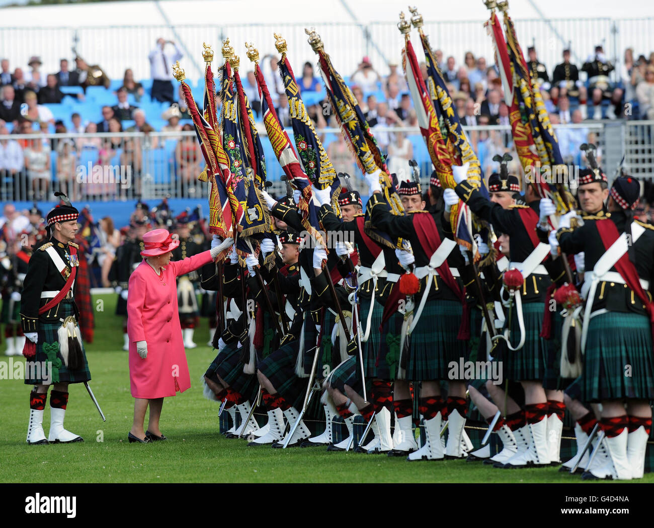 Queen presents regiment new Colours Stock Photo - Alamy