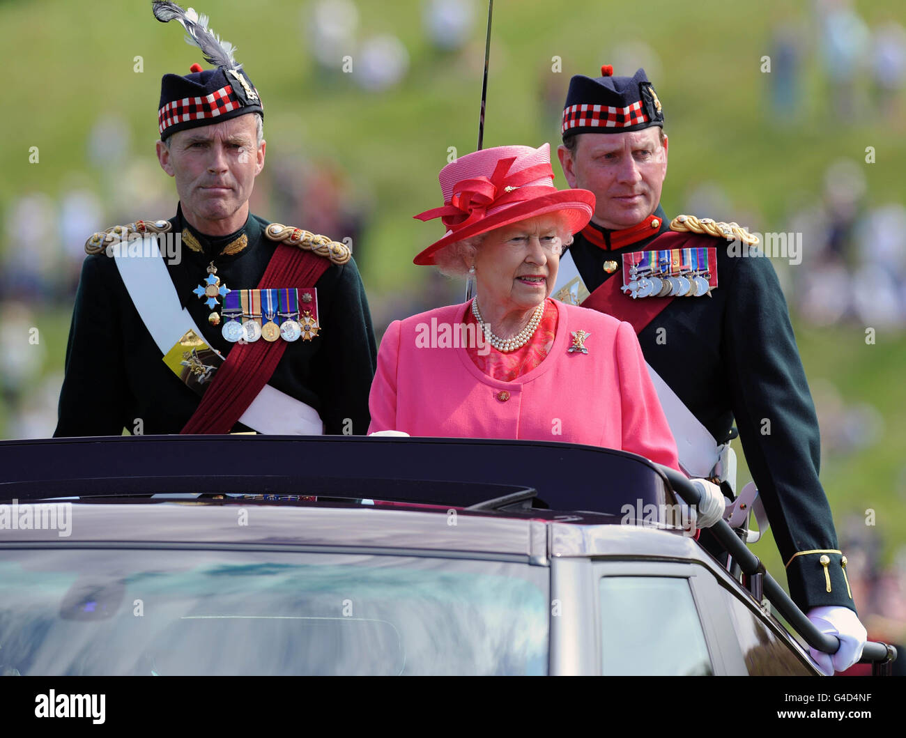 Queen presents regiment new Colours Stock Photo - Alamy