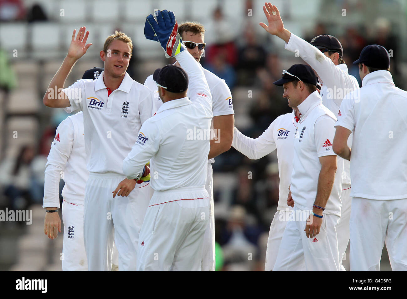 Cricket - npower Third Test - Day Four - England v Sri Lanka - The Rose ...