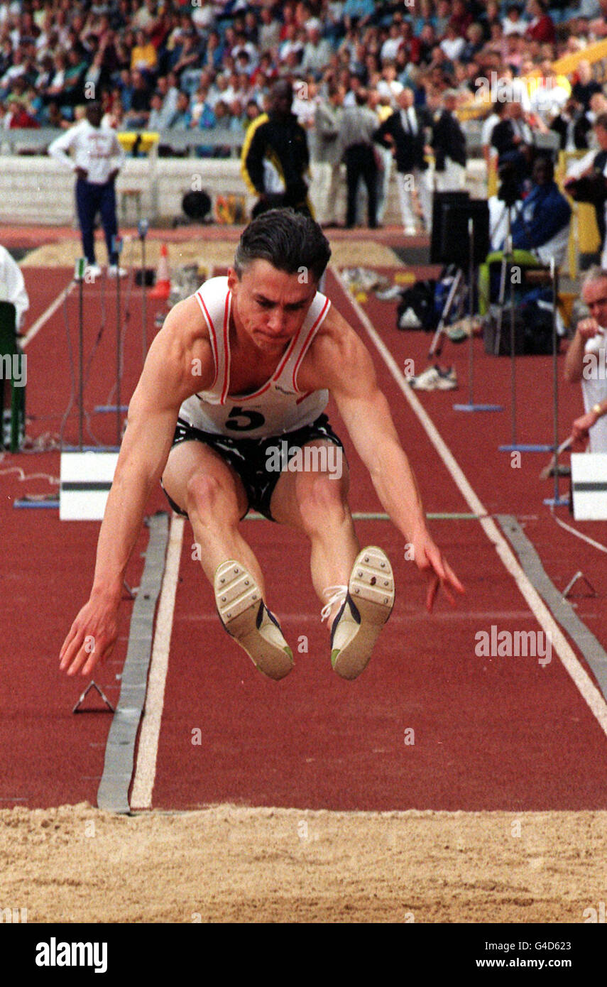 Triple jump injury hi-res stock photography and images - Alamy