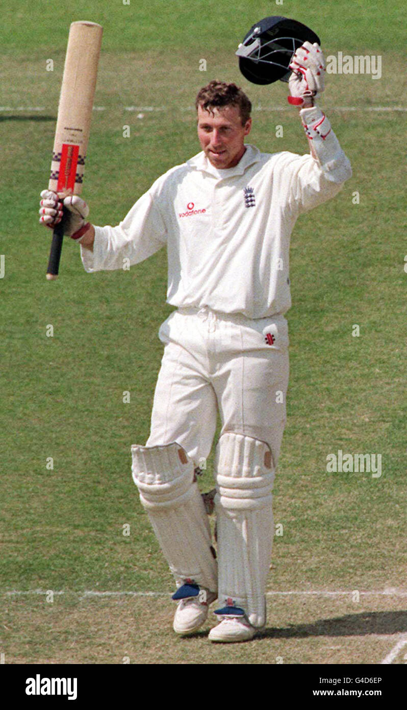 CRICKET/Atherton raises bat Stock Photo - Alamy