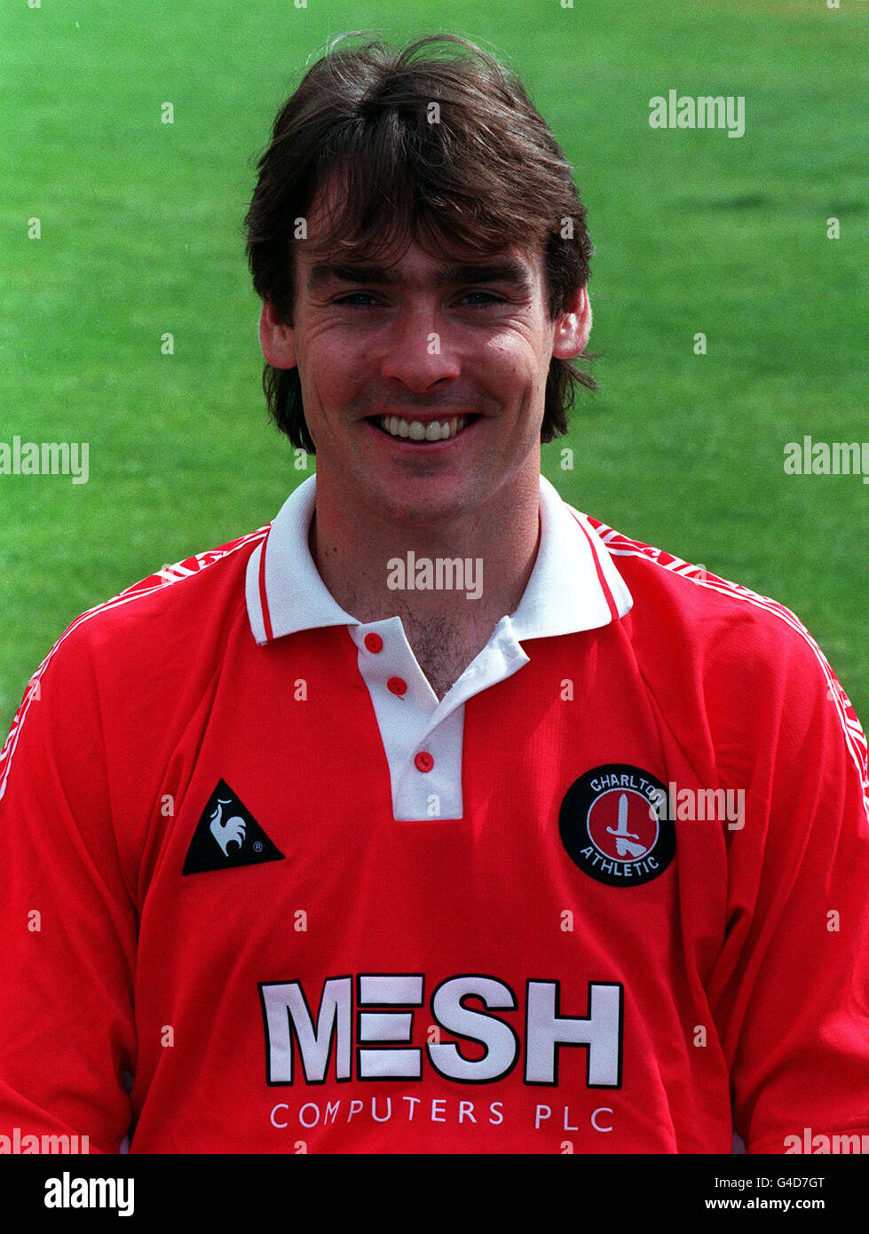 STEVE BROWN OF CHARLTON ATHLETIC FOOTBALL CLUB Stock Photo - Alamy