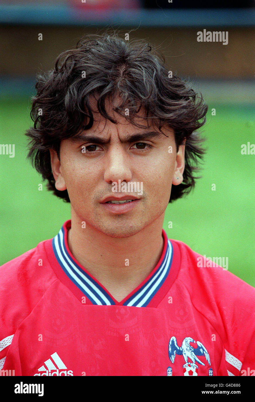 Crystal palace footballer hi-res stock photography and images - Alamy