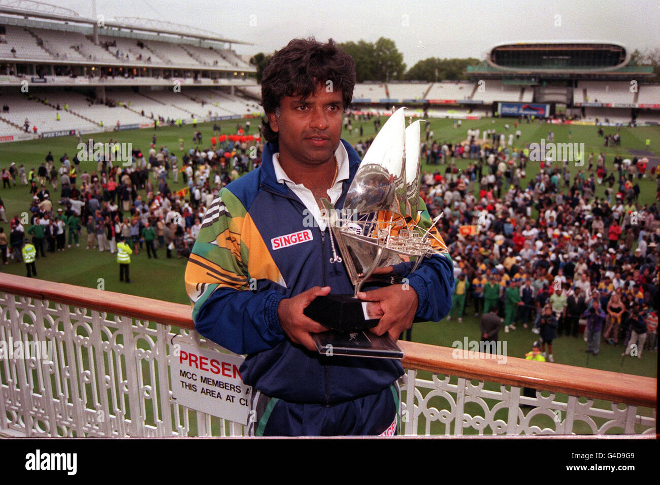 Cricket ranatunga trophy 2 hi-res stock photography and images - Alamy