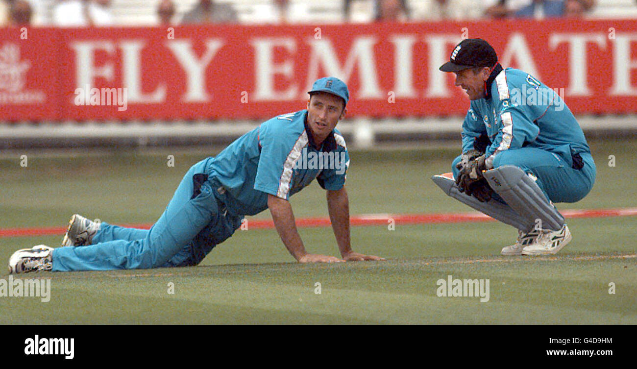 Cricket stewart stumps hi-res stock photography and images - Alamy