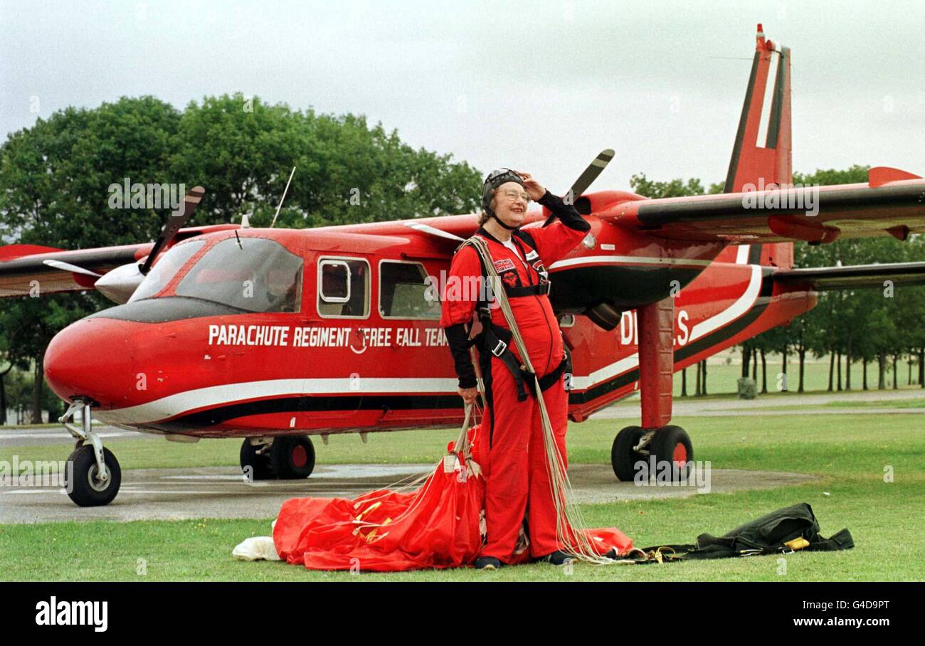 Library file dated 17.08.98 of Molly Sedgewick 78 waiting for the cloud ...
