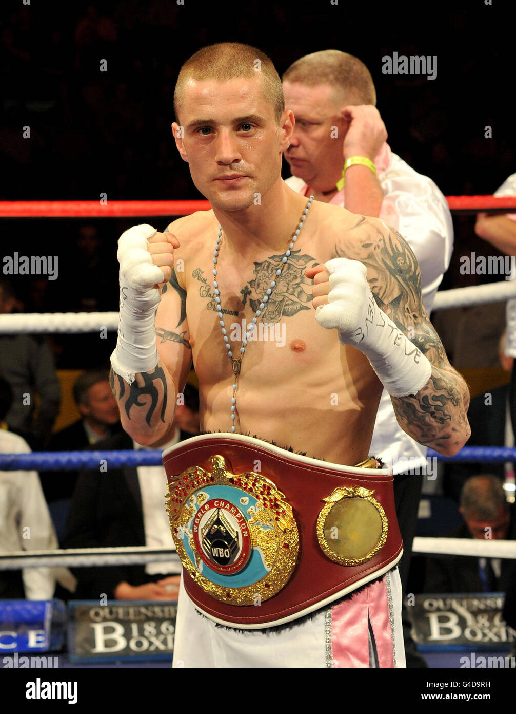 Boxing liverpool half length mid fist mangsk hi-res stock photography ...