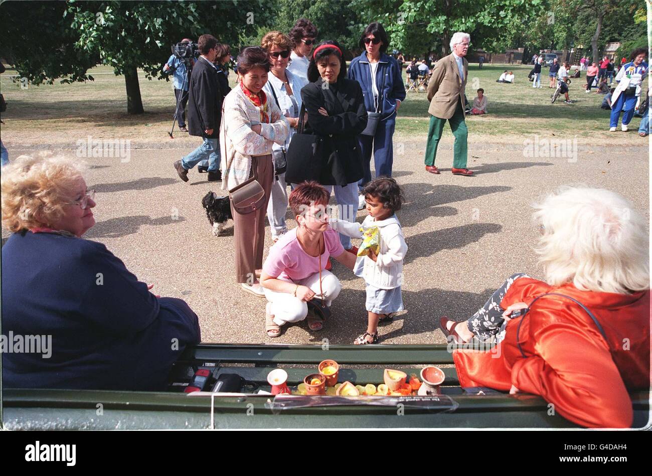 Diana tributes Ken Pal 3 Stock Photo - Alamy
