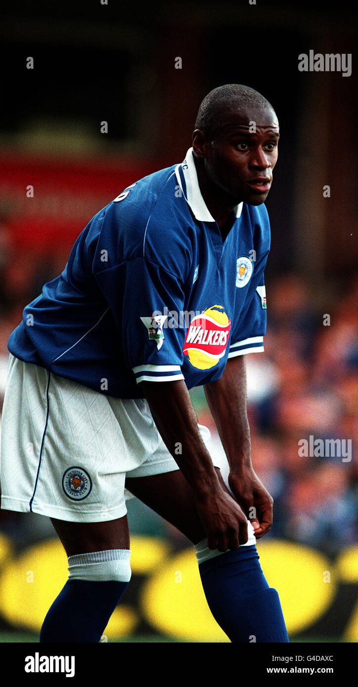 PA NEWS PHOTO 22/8/98 FRANK SINCLAIR IN ACTION FOR LEICESTER CITY ...