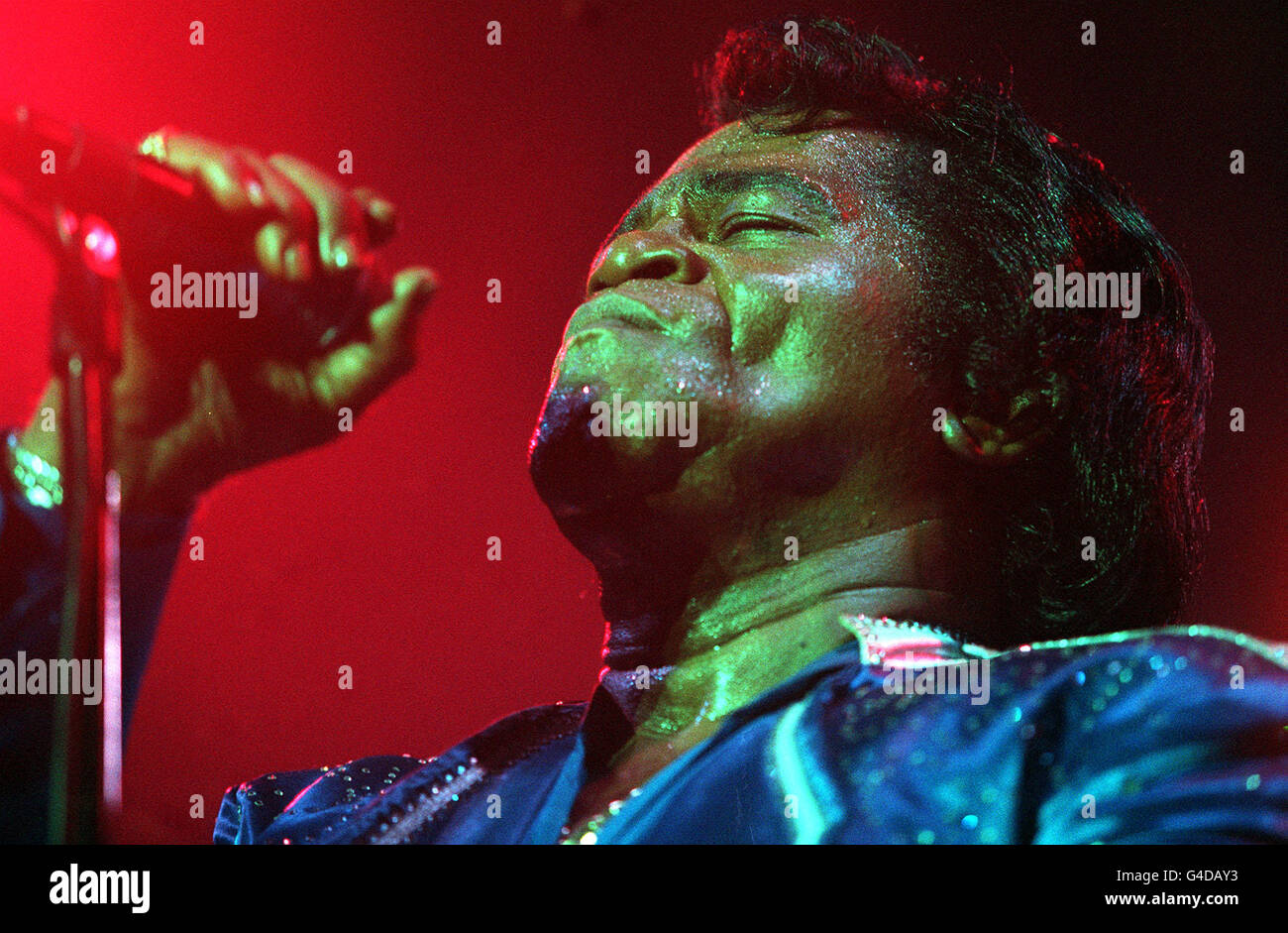 PA NEWS PHOTO 23/8/98 JAMES BROWN PERFORMS AT THE V98 FESTIVAL IN LEEDS ...