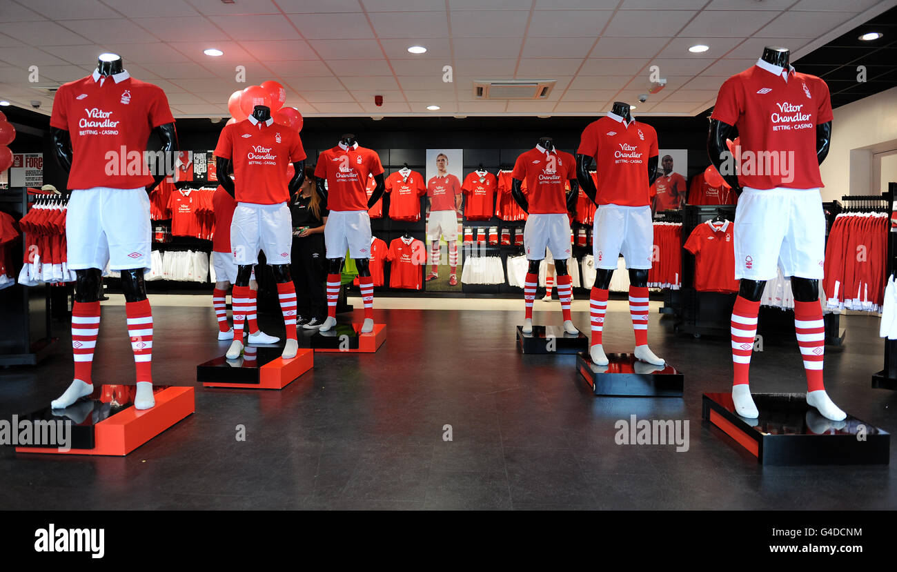New nottingham forest kit High Resolution Stock Photography and Images ...