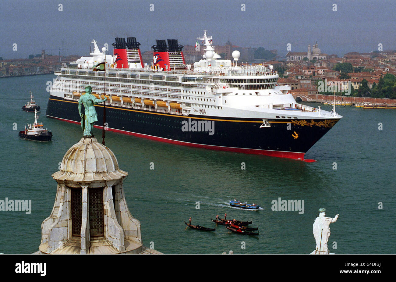 World cruise liner venice hi-res stock photography and images - Alamy