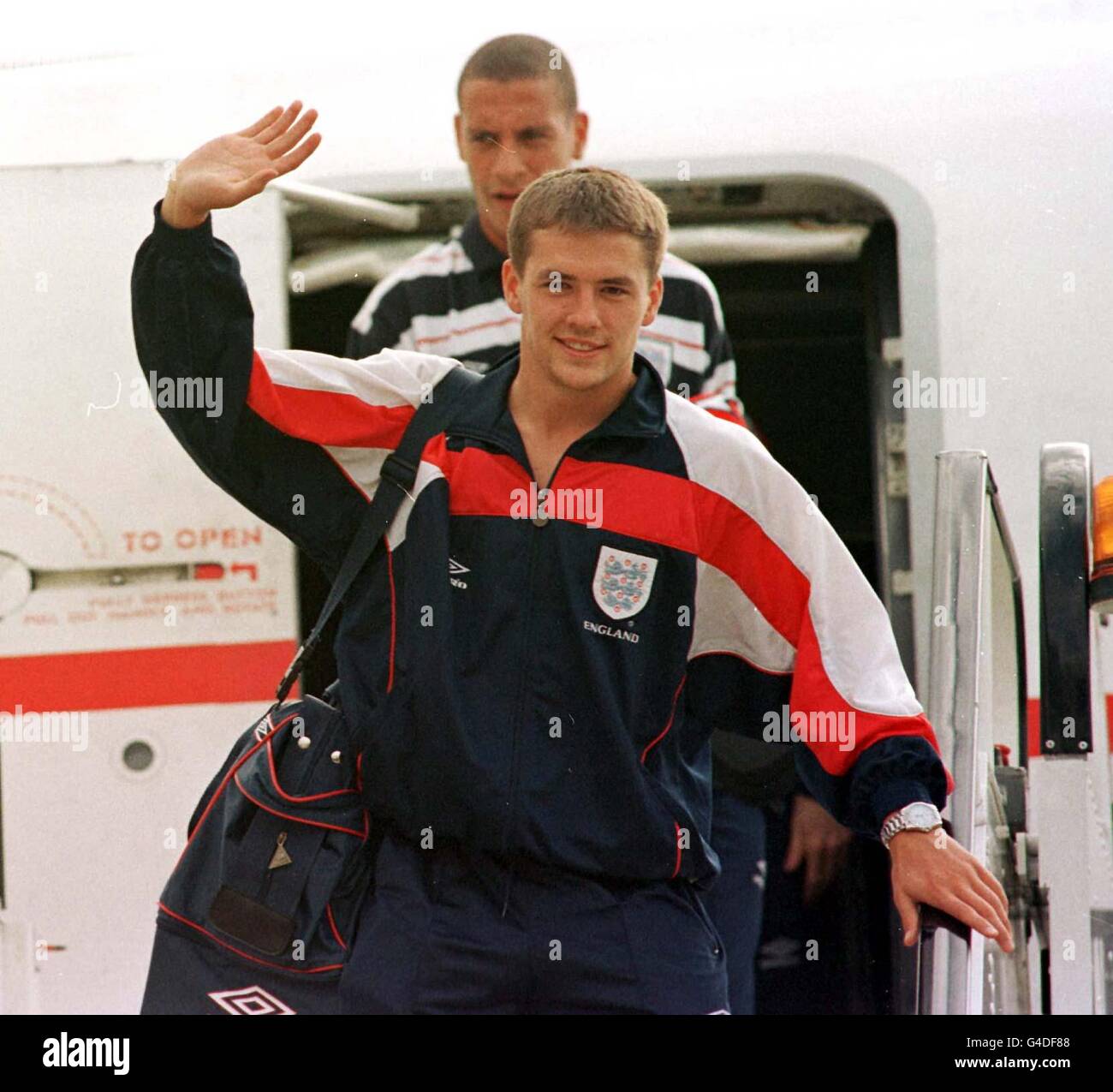 Michael owen 1998 hi-res stock photography and images - Alamy