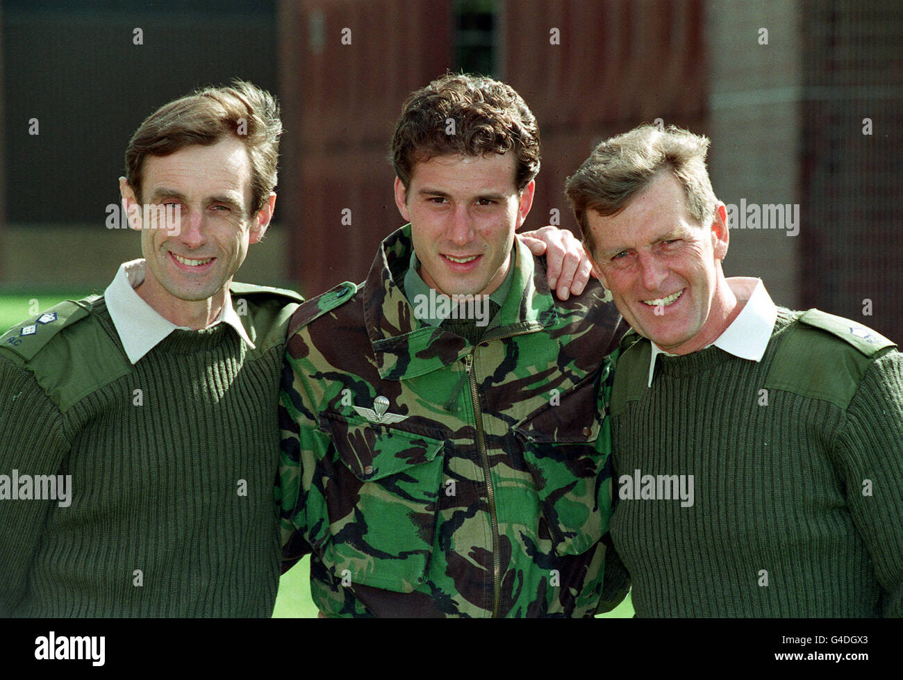 PA NEWS PHOTO 6/4/94 ARMY EXPEDITION MEN FROM LEFT TO RIGHT: ROBERT ...