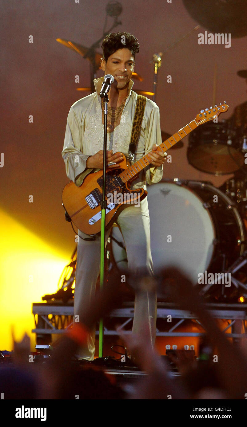 Hop Farm Festival. Prince performs on the main stage at the Hop Farm ...
