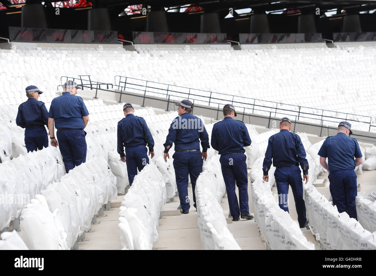 Police officers search stadium hi-res stock photography and images - Alamy