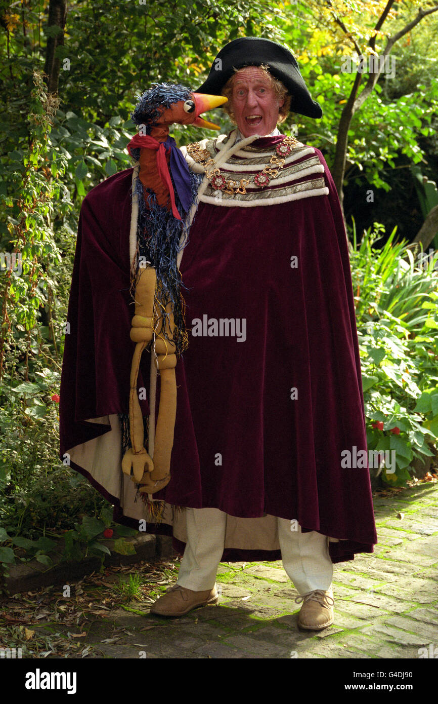 Rod Hull And Emu High Resolution Stock Photography and Images - Alamy