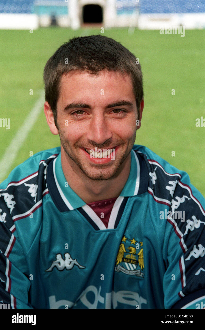 Member manchester city football club hi-res stock photography and ...