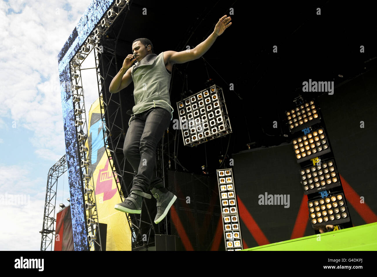 Jason derulo performs t4 on beach in weston super mare hi-res stock ...