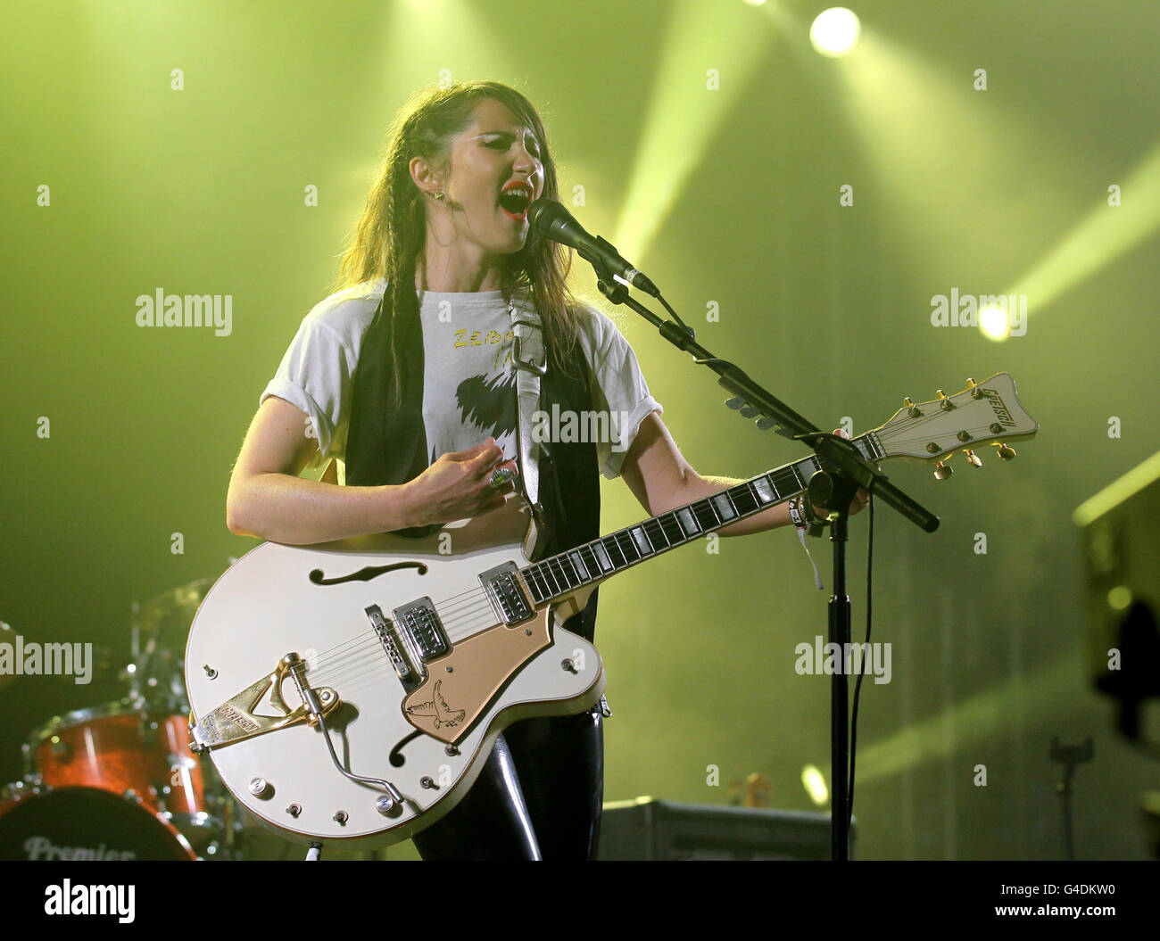 Kt tunstall guitar hi-res stock photography and images - Alamy