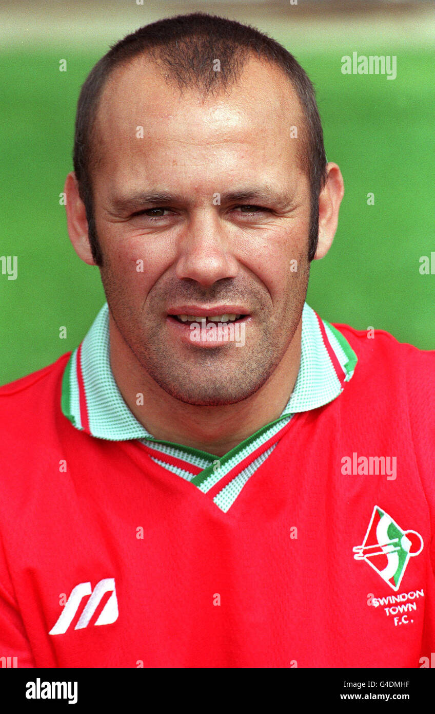 PA NEWS PHOTO 1/7/98 FOOTBALLER DARREN BULLOCK OF SWINDON TOWN F.C.. PA ...
