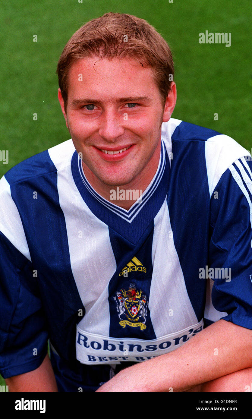 PA NEWS PHOTO 10/8/98 IAN MOORE OF STOCKPORT COUNTY FOOTBALL CLUB Stock ...
