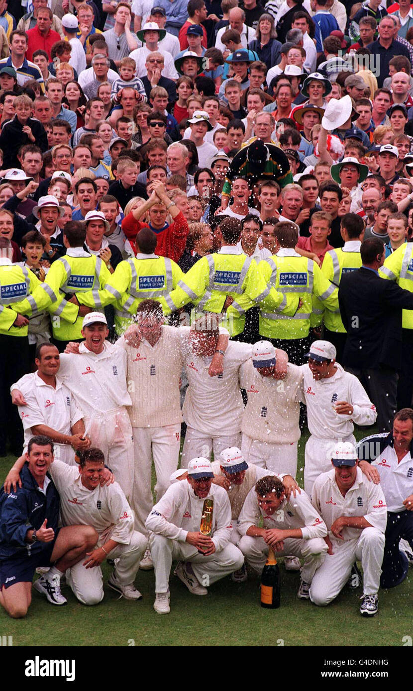 The England Cricket team break out the Champagne to celebrate their ...