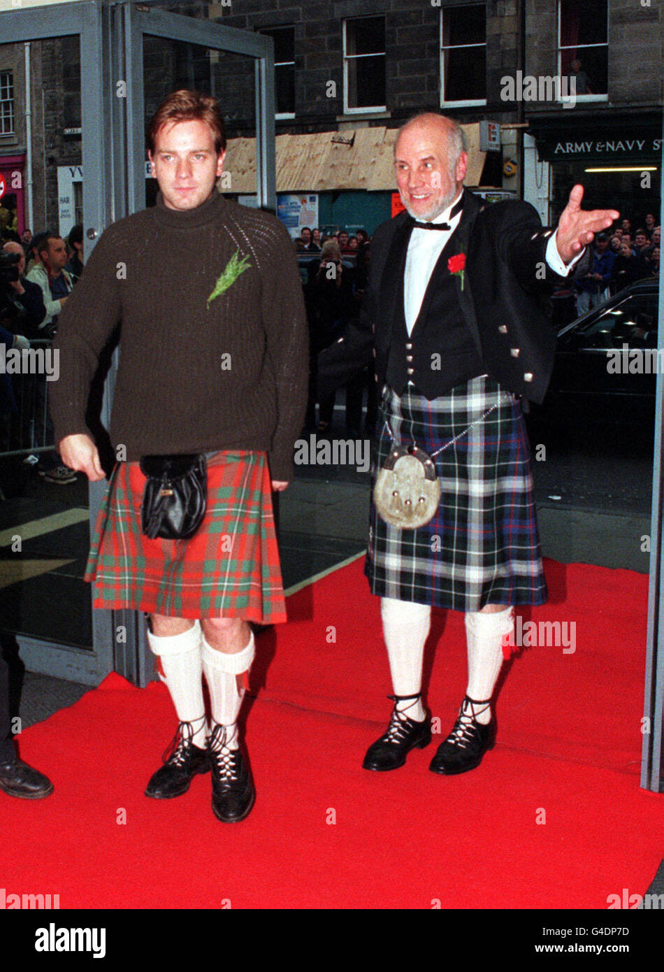 PA NEWS PHOTO 16/8/98 EWAN MCGREGOR (LEFT) AT THE ODEON CINEMA IN ...