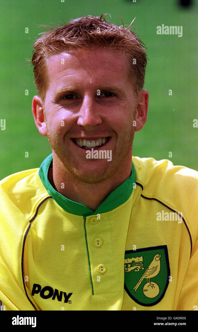 Norwich city iwan roberts hi-res stock photography and images - Alamy