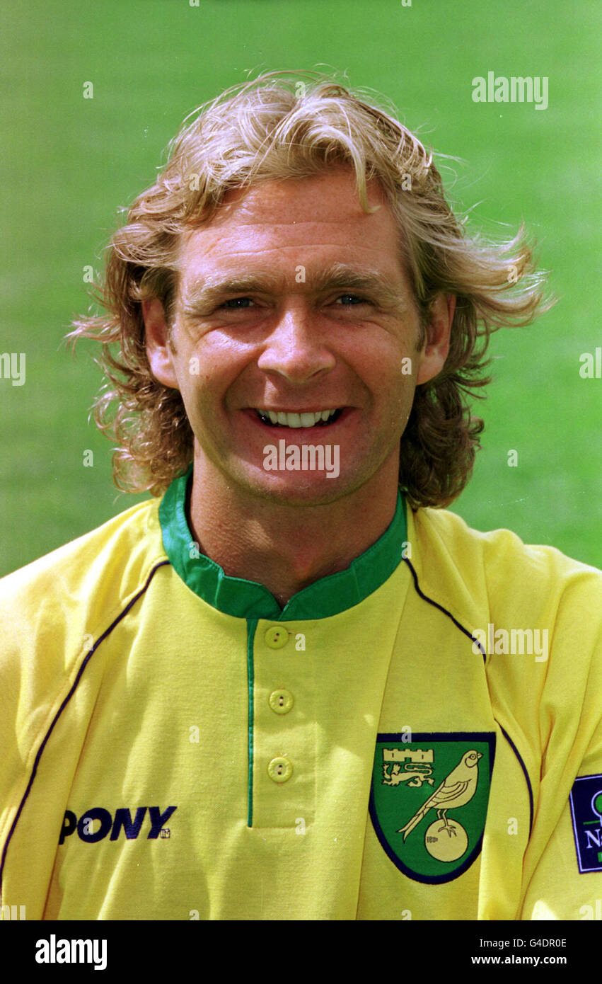 Peter grant of norwich city football team hi-res stock photography and ...