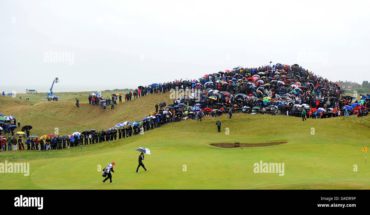 Golf crowd hi-res stock photography and images - Alamy