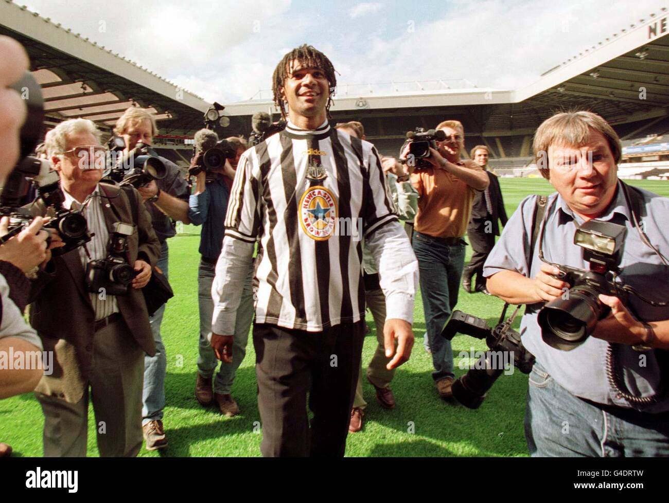 Newcastle Ruud Gullit walks Stock Photo - Alamy