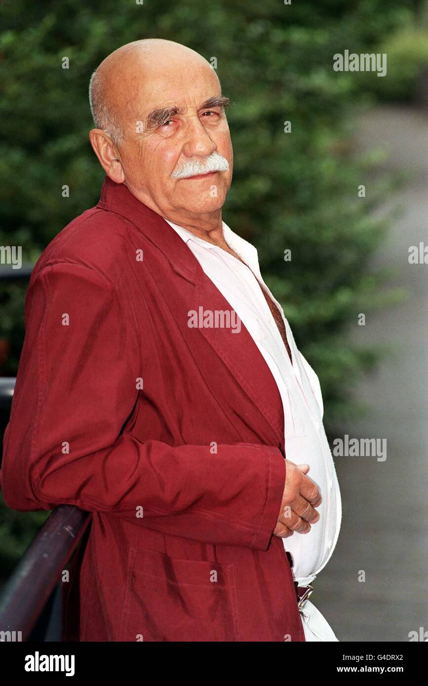 Warren Mitchell, best known for his portrayal of Alf Garnett, in the ...