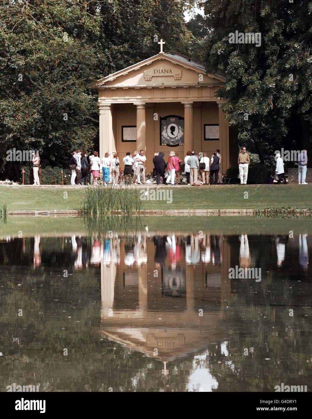 Althorp lake hi-res stock photography and images - Alamy