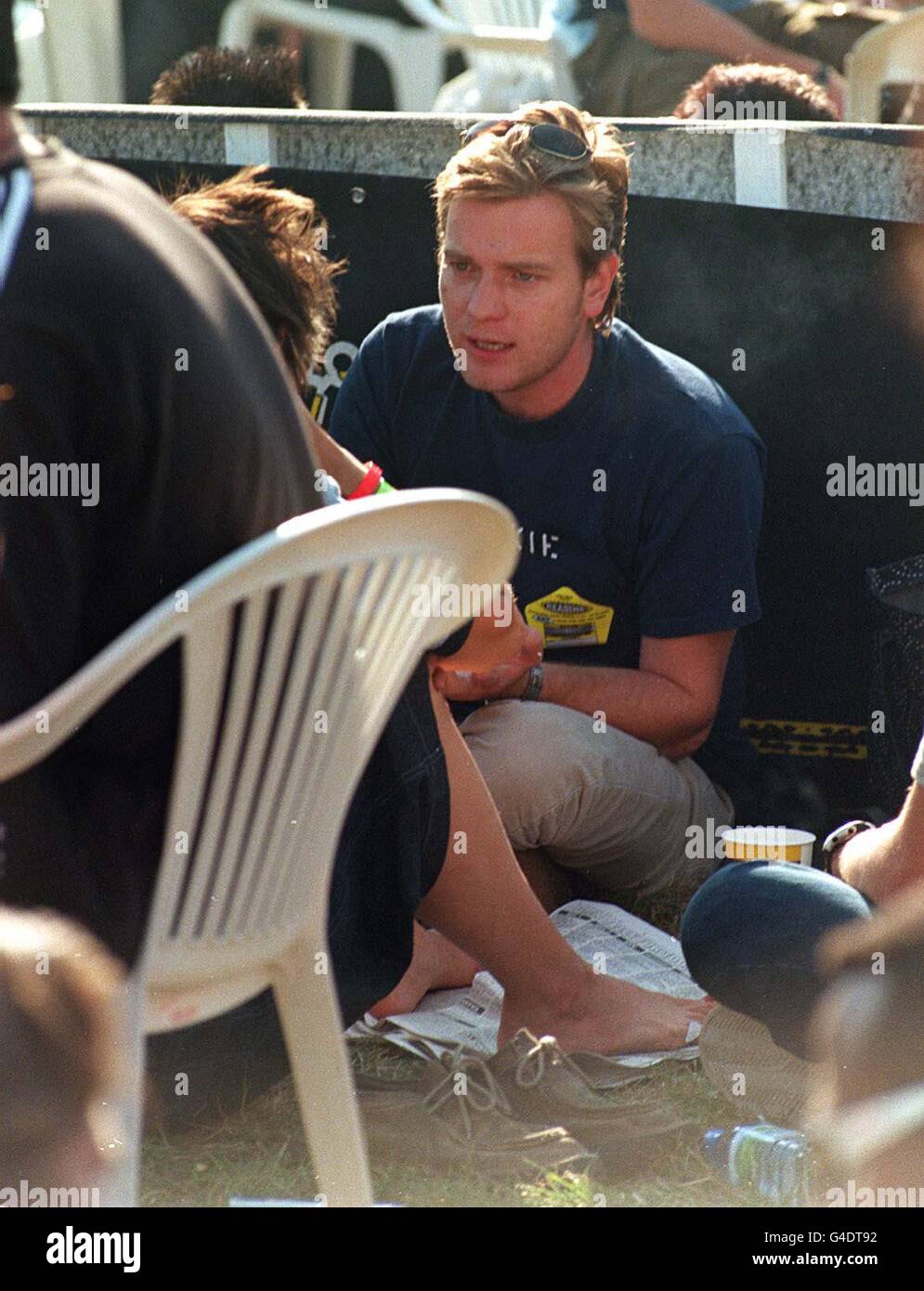 EWAN MCGREGOR @ READING '98 FESTIVAL. PA NEWS PHOTO 30/8/98 ACTOR EWAN ...