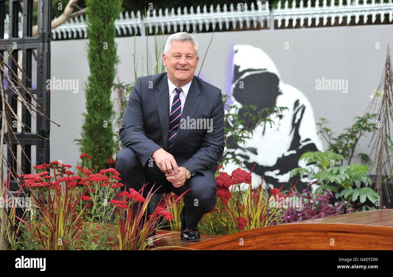 Steve Wagstaff (centre) Director of Public Prisons in the Save a Life ...