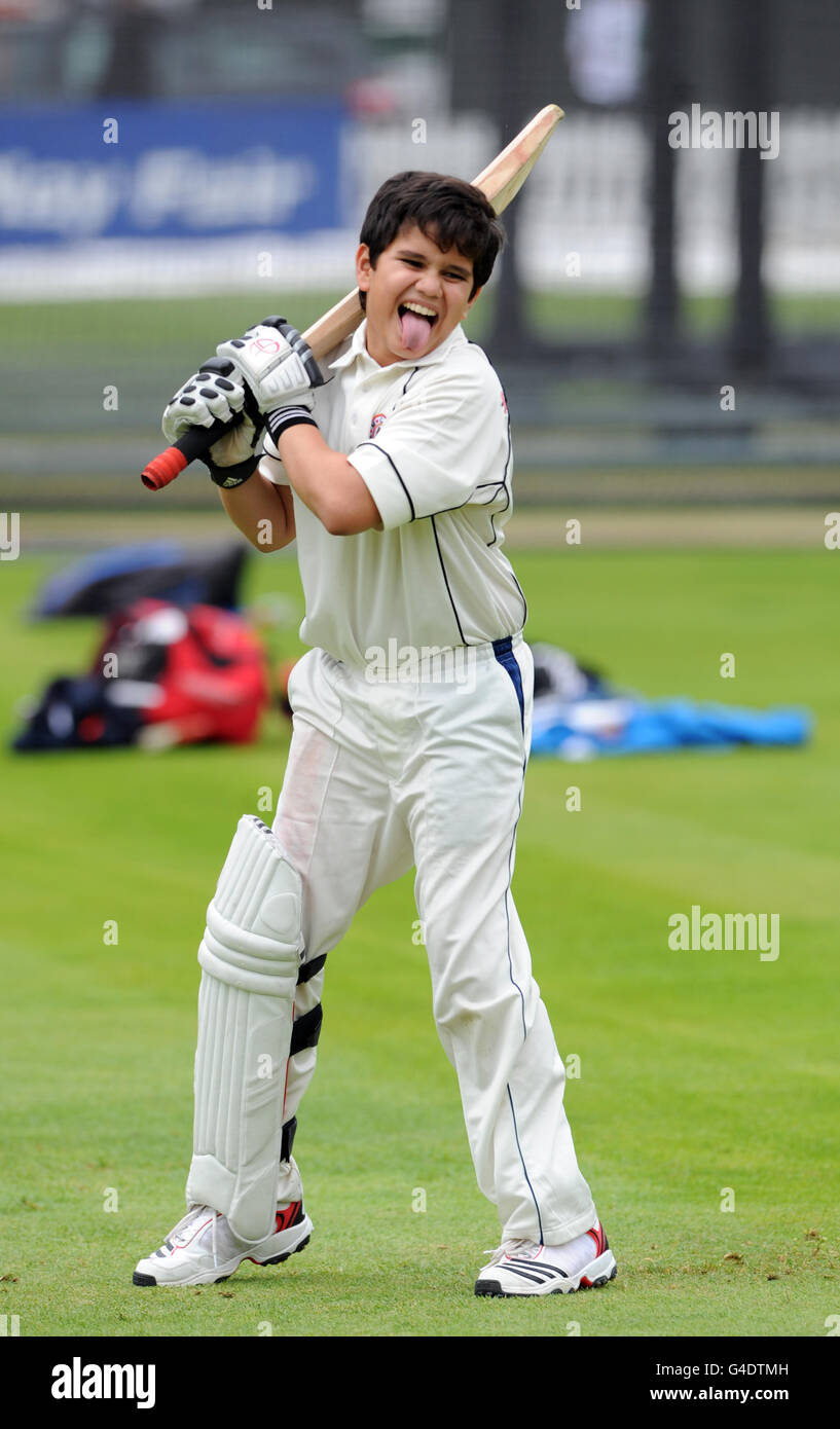 Bats practice session lords cricket ground hi-res stock photography and ...