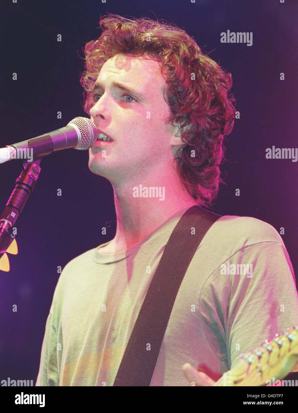 TRAVIS @ READING'98 Stock Photo - Alamy