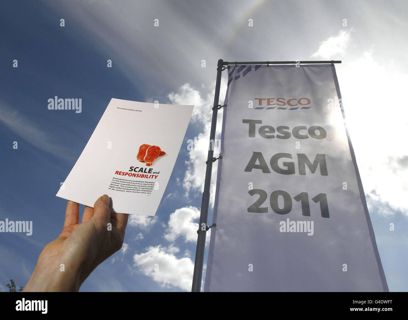 Tesco banner hi-res stock photography and images - Alamy