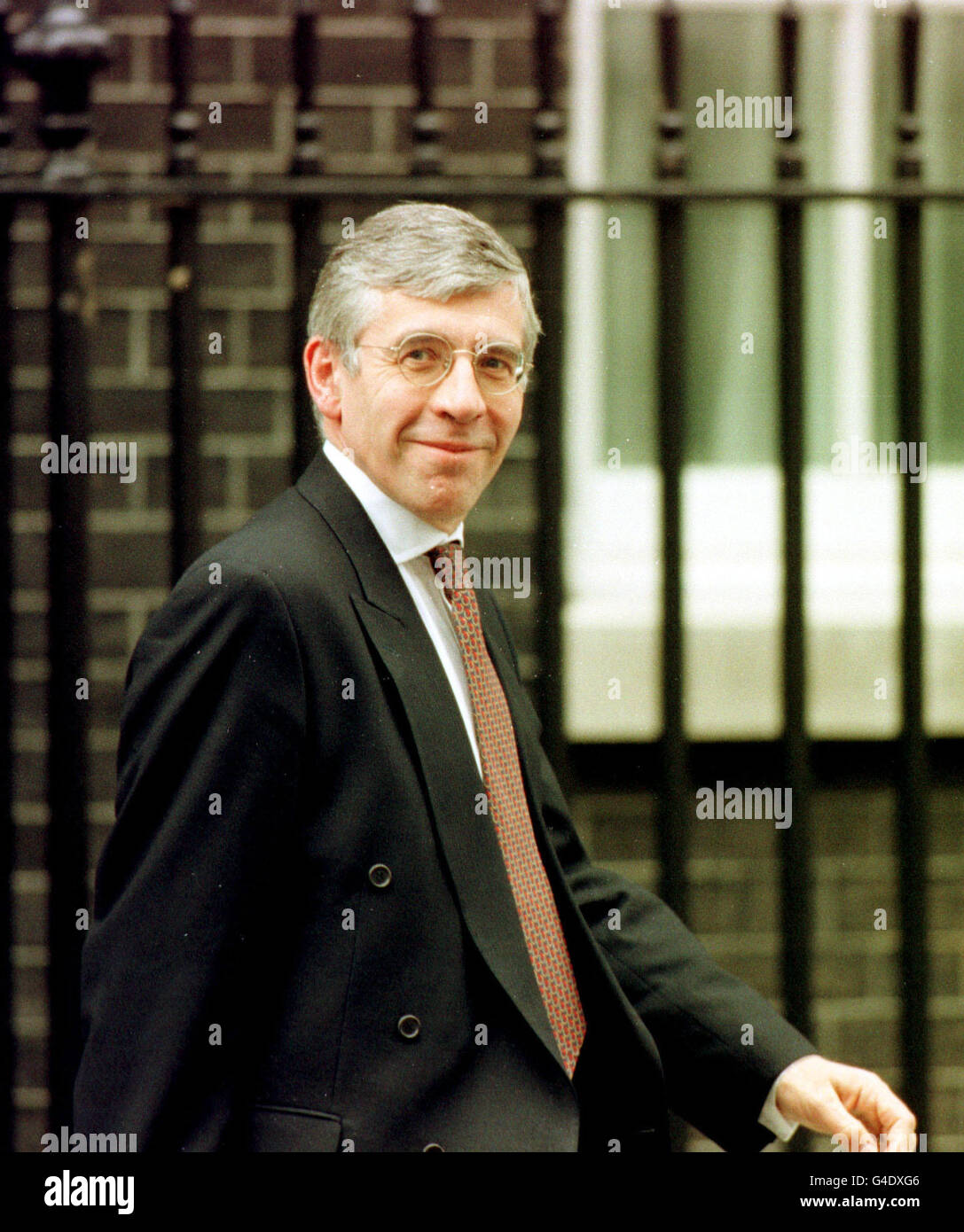 Jack straw arrives for cabinet meeting at 10 downing street hi-res ...
