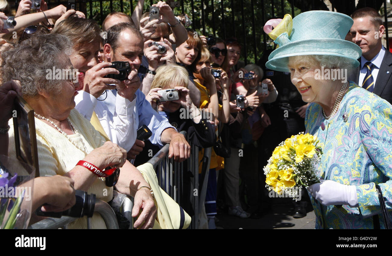 Canongate church and queen elizabeth hi-res stock photography and ...
