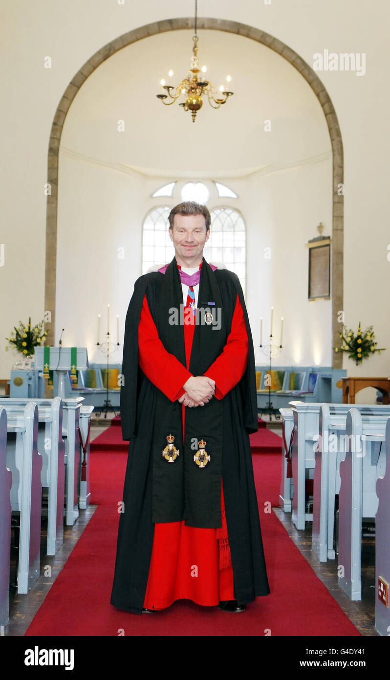 The reverend neil gardner at the canongate kirk in edinburgh hi-res ...