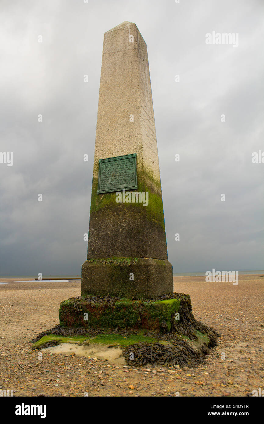 Crowstone obelisk on the beach at Chalkwell Stock Photo - Alamy