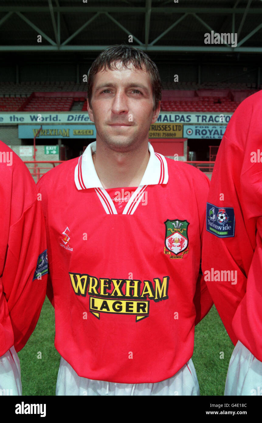 PA NEWS PHOTO 1/7/98 FOOTBALLER PHIL HARDY OF WREXHAM A.F.C Stock Photo ...
