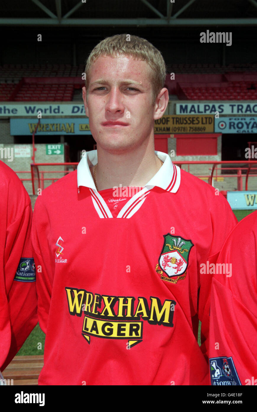 PA NEWS PHOTO 1/7/98 FOOTBALLER STEPHEN THOMAS OF WREXHAM A.F.C Stock ...