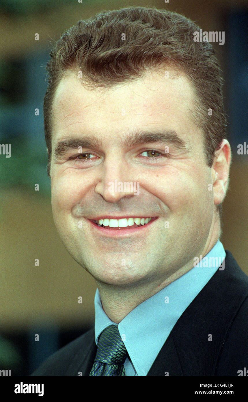 PA NEWS PHOTO 29/07/98 DAVE CLARK, ONE OF THE PRESENTERS OF THE NEW SKY ...