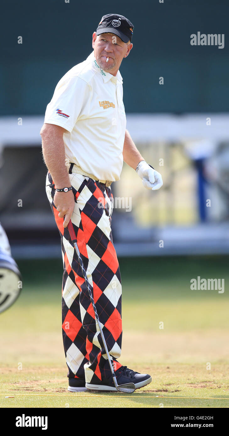Usas john daly practices on the driving range hi-res stock photography ...