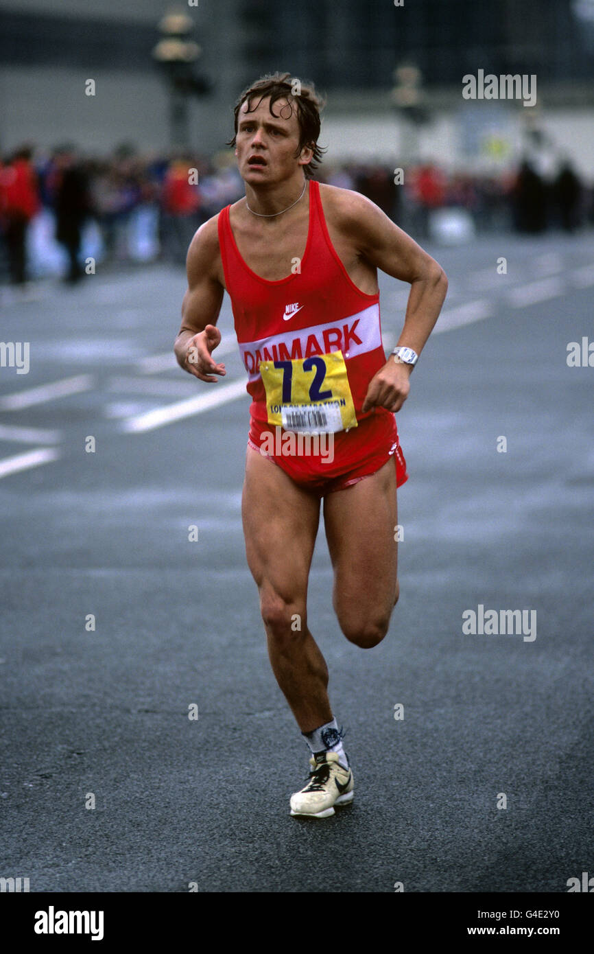 Athletics london marathon 1983 hi-res stock photography and images - Alamy